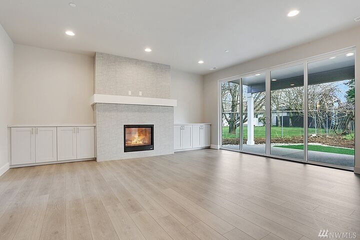 5 bed Kent home for sale: 25423 123 Place SE, Kent, WA 98030