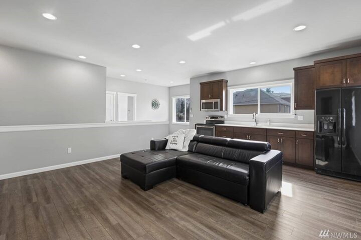 Home for sale in Renton: 1412 N 26th St, Renton, WA 98056