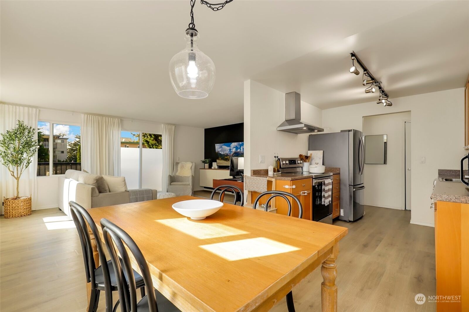 2 bed Seattle home for sale: 11556 Greenwood Avenue N 106, Seattle, WA ...