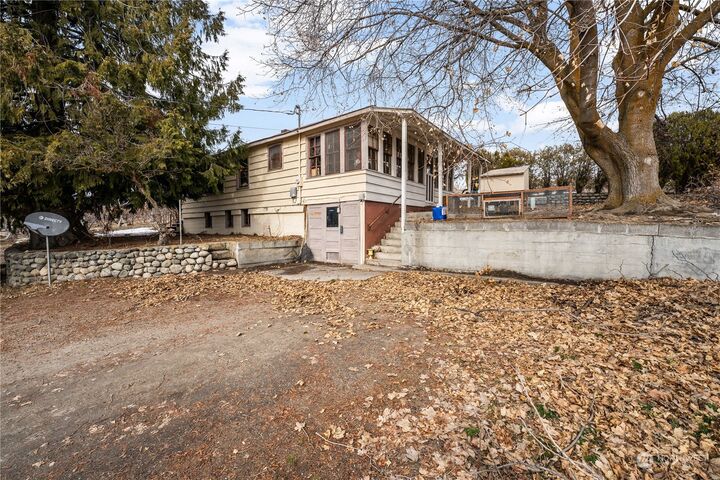 MLS#2045124: 384 Washington Street, Manson, WA 98831