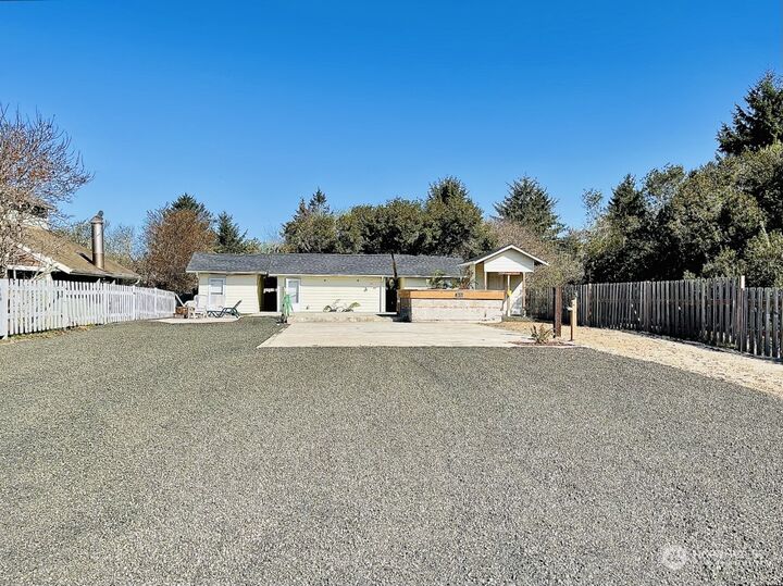 MLS#2065620: 834 Whale Court SW, Ocean Shores, WA 95869