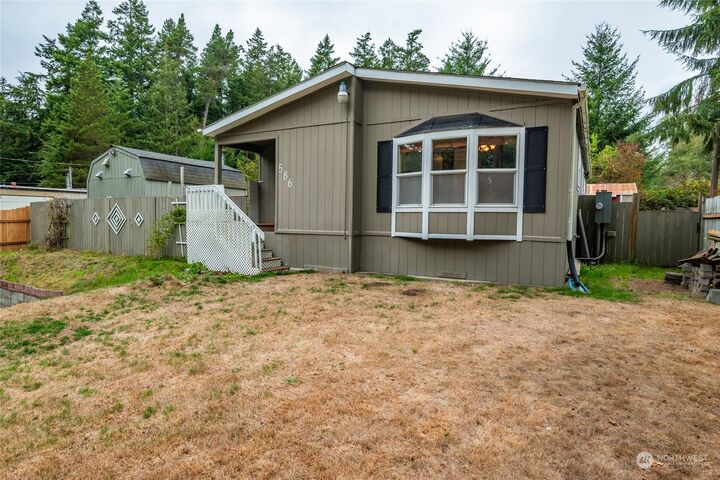 2 bed Oak Harbor home for sale: 586 Ocean View Drive, Oak Harbor, WA 98277