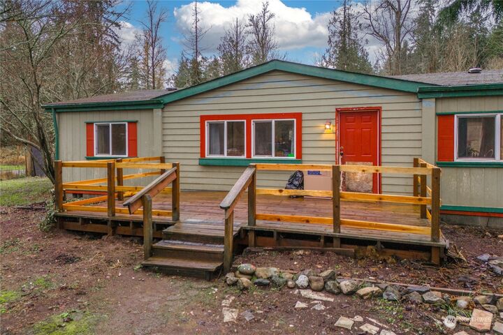 4 bed Eatonville home for sale: 36206 96th Avenue E, Eatonville, WA 98328