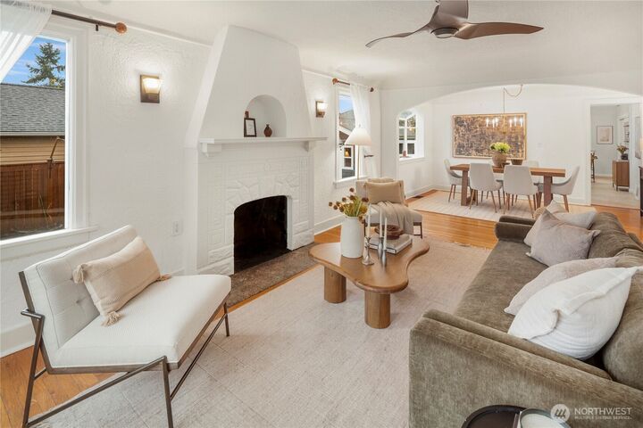 House for sale in Seattle: 915 N 92nd Street, Seattle, WA 98103