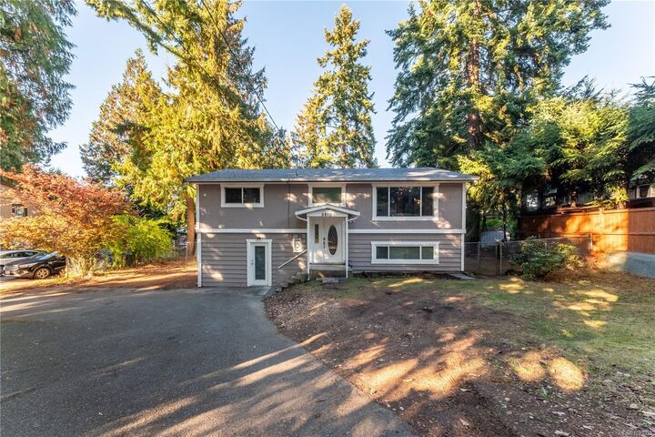 House for sale in Nanaimo: 5810 Hammond Bay Rd, Nanaimo, BC V9T 5N3